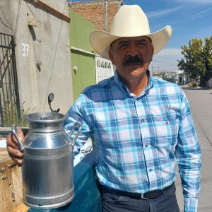 Fernando Tiscareño mantiene vivo el oficio de lechero - NTR Zacatecas