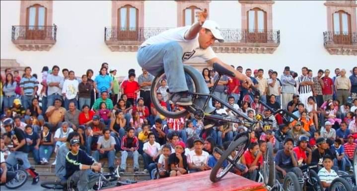 BMX Zac prepara exhibición en Plaza de Armas - NTR Zacatecas