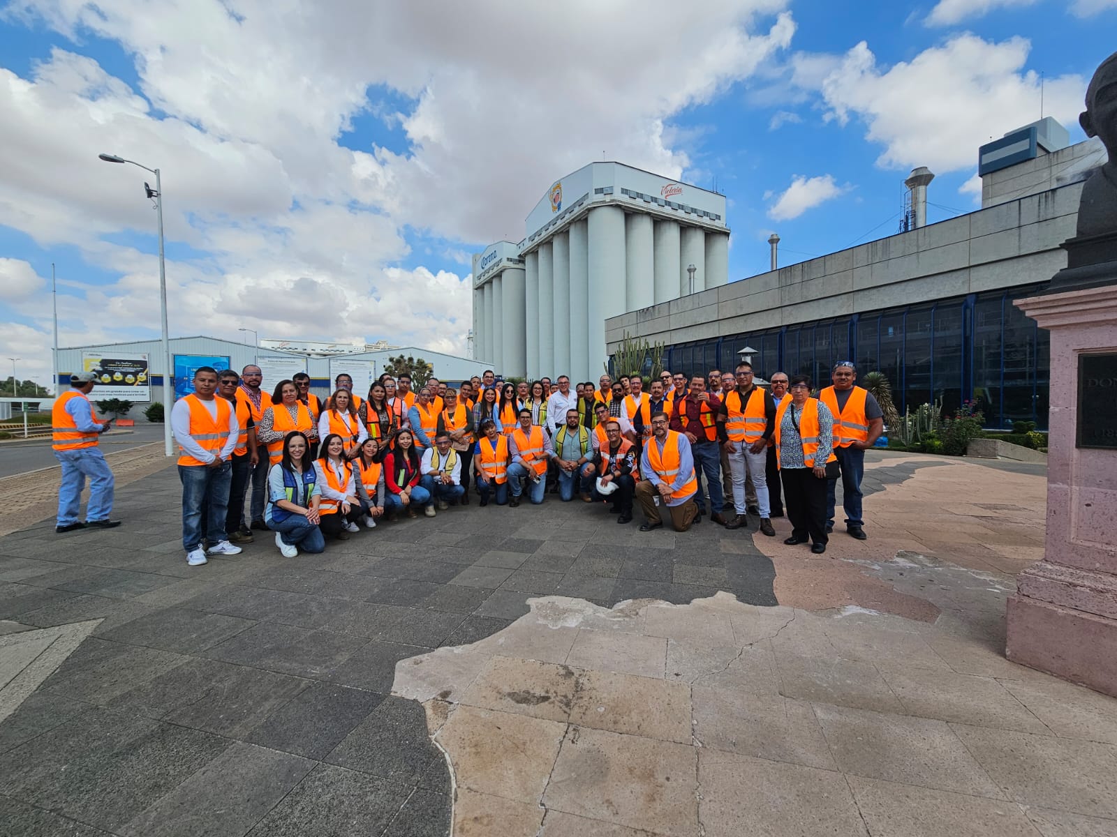 Visitan funcionarios planta Cervecera de Zacatecas de Grupo Modelo ...