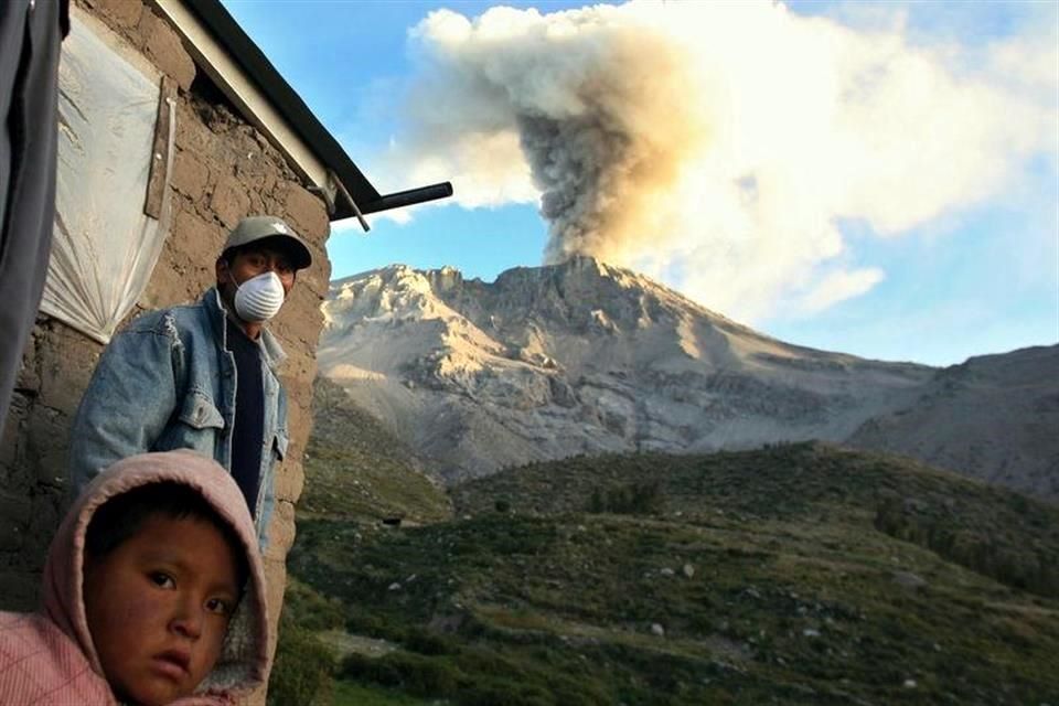 Inicia volcán Ubinas fase explosiva en el sur de Perú - NTR Zacatecas