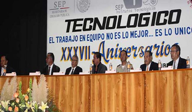 Se enorgullece ITZ de formar profesionistas destacados - NTR Zacatecas