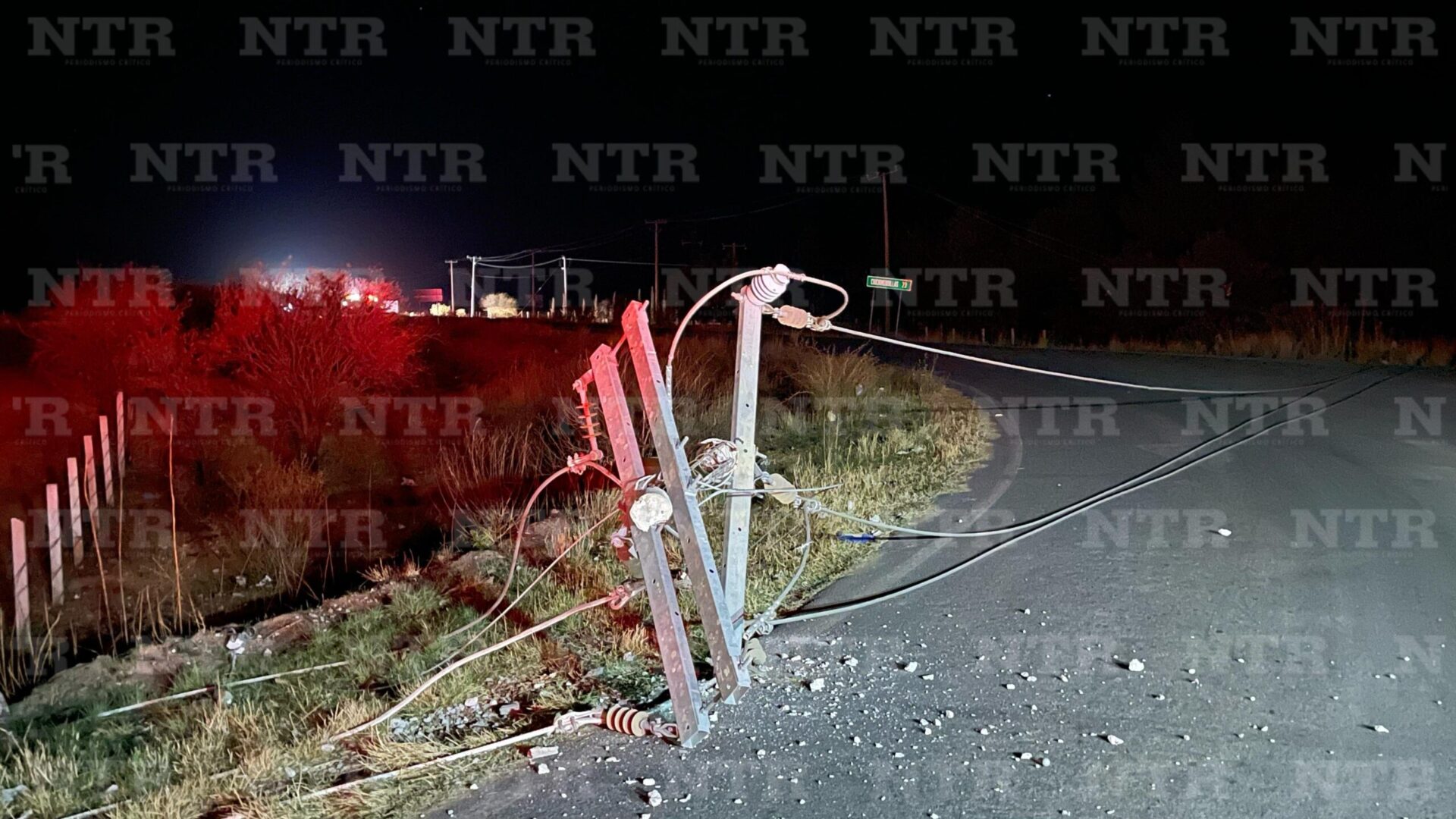 Choca Contra Poste Y Deja Sin Luz A Varias Comunidades Huye Del Lugar