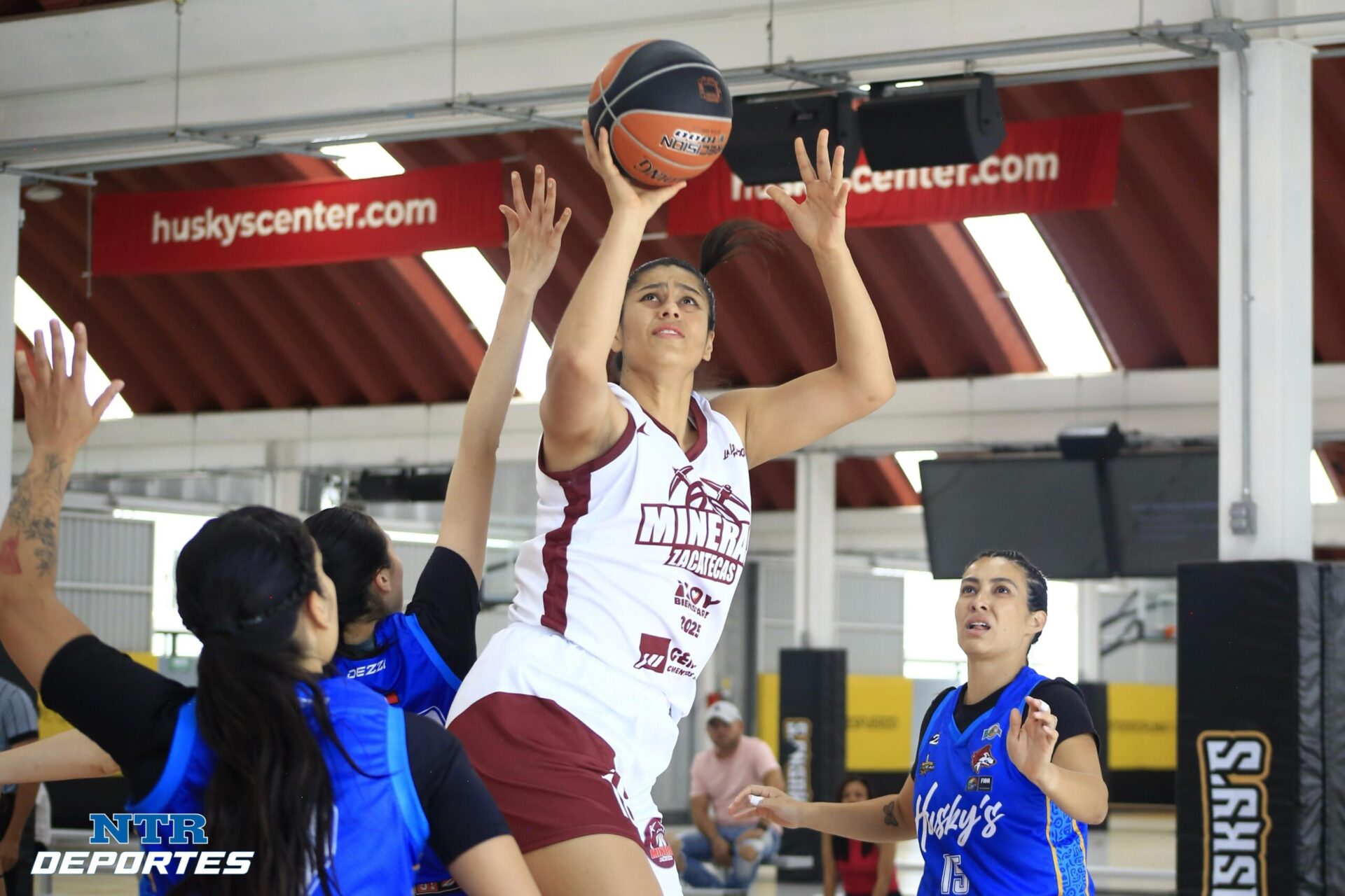 Mineras arraza contra Huskys - NTR Zacatecas