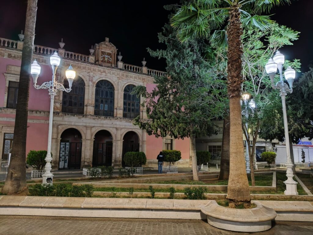 Realizan cambio de faroles en el Jardín del Obelisco - NTR Zacatecas