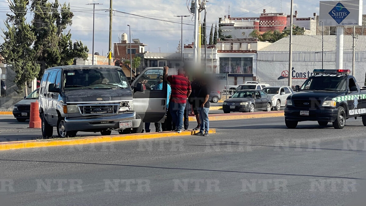 Chocan en bulevar Jesús Varela Rico - NTR Zacatecas