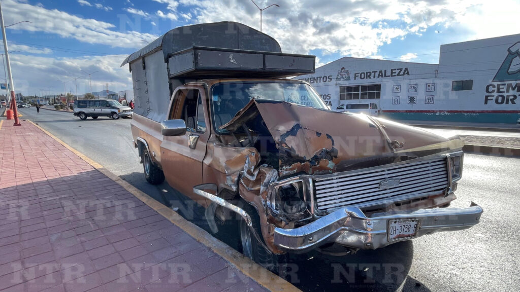 Chocan en bulevar Jesús Varela Rico - NTR Zacatecas