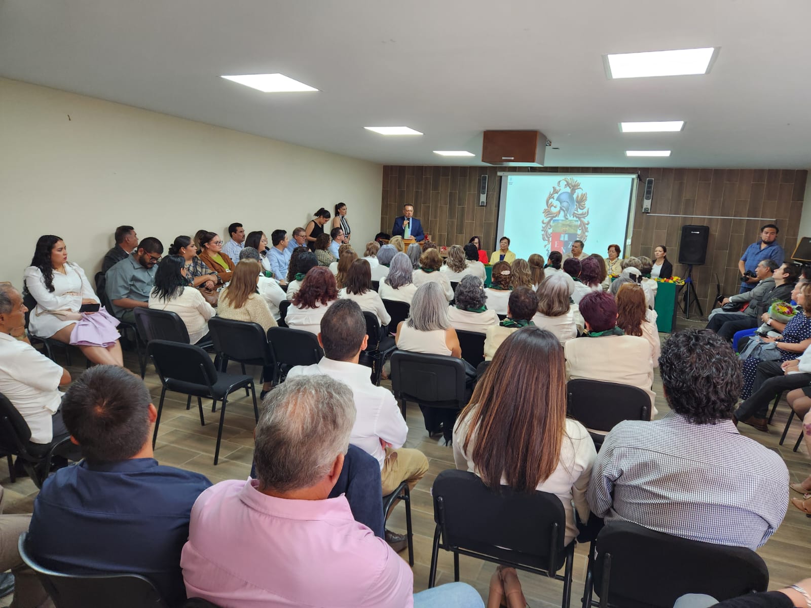 Generación 1976-1980 devela placa por 45 años de egreso de la BENMAC ...