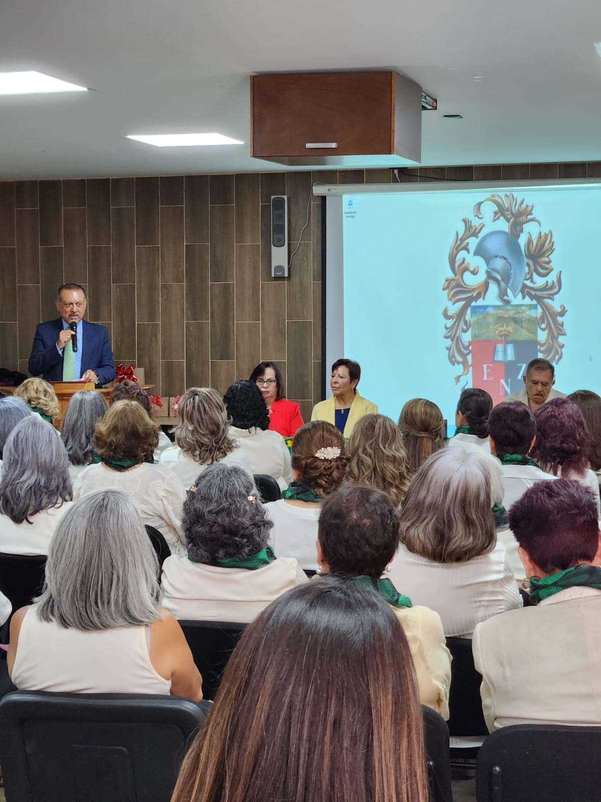 Generación 1976-1980 devela placa por 45 años de egreso de la BENMAC ...