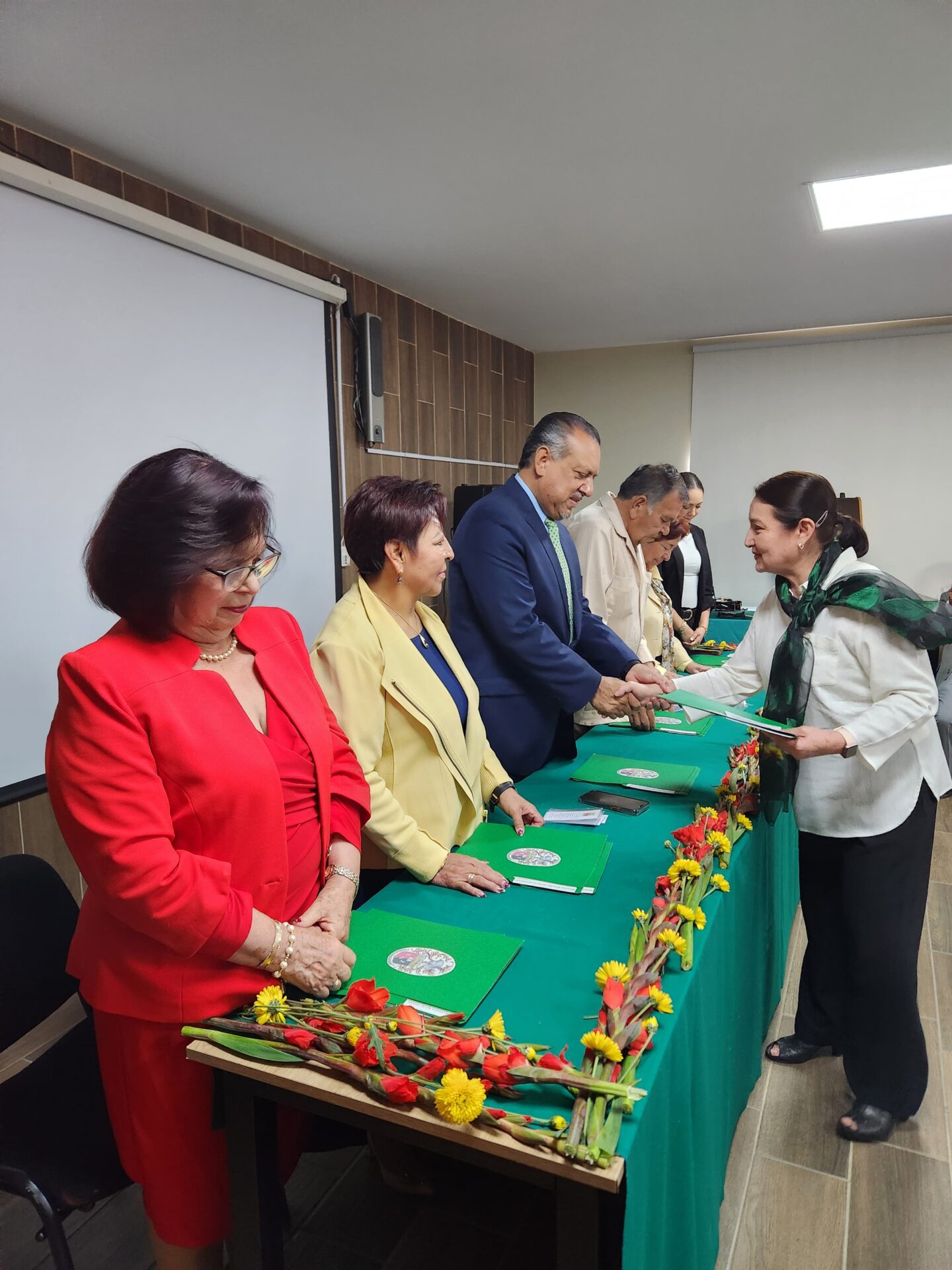 Generación 1976-1980 devela placa por 45 años de egreso de la BENMAC ...