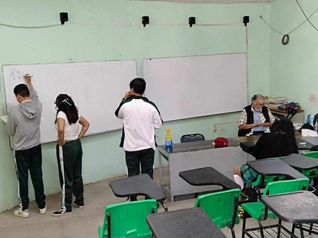 Promueve Cobaez su oferta educativa - NTR Zacatecas