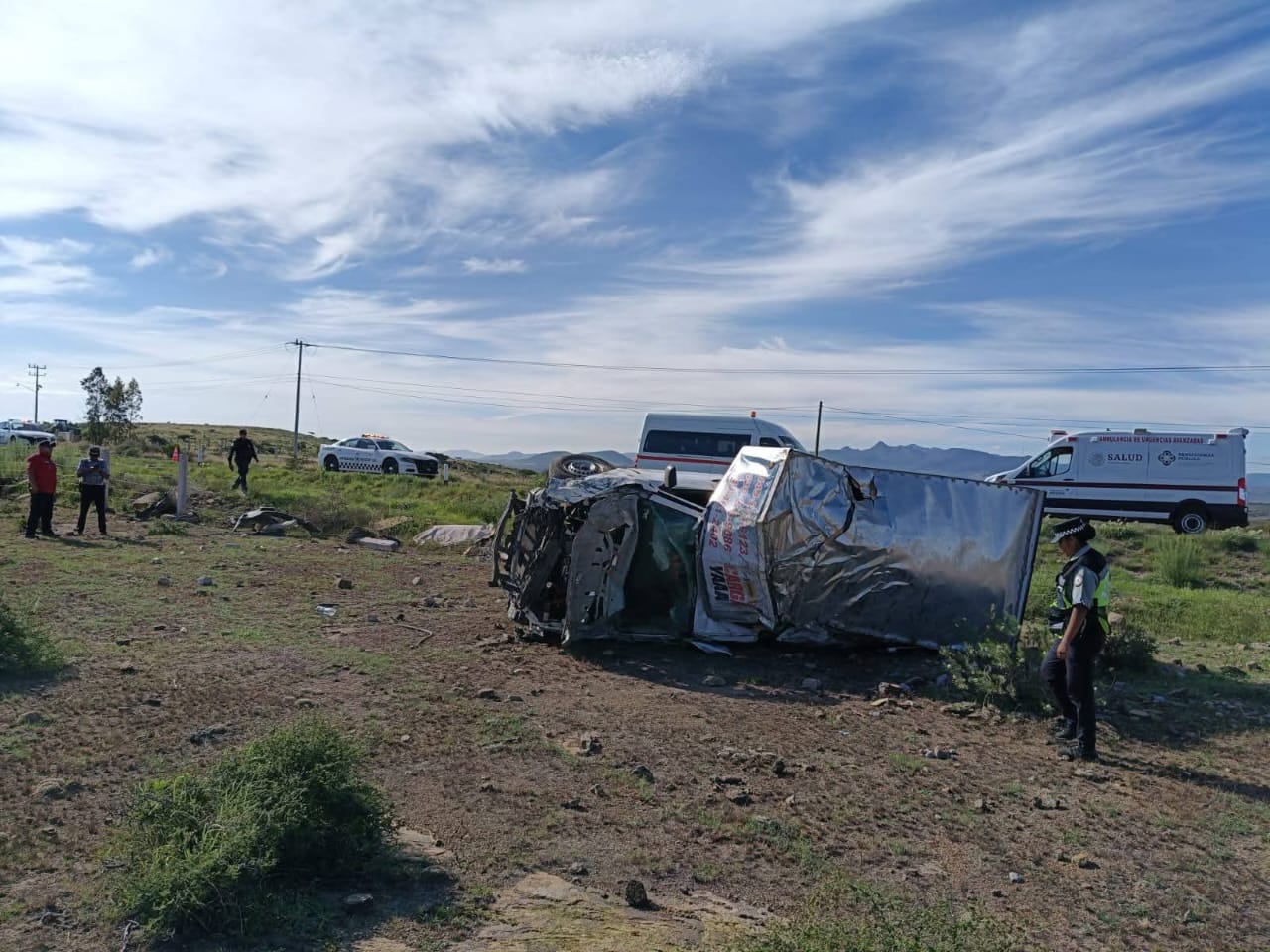 Aparatosa volcadura en la 45 deja dos lesionados - NTR Zacatecas