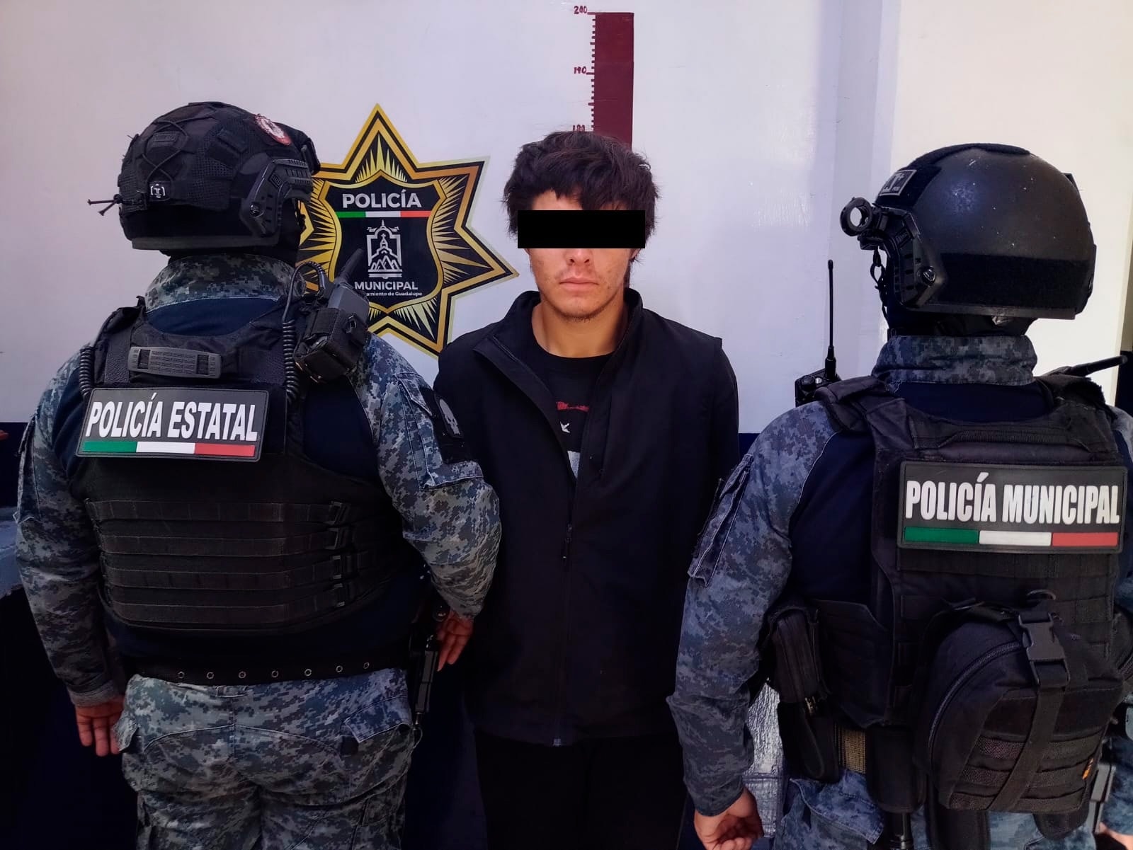 Detienen a dos por narcomenudeo y portación de réplica de arma - NTR Zacatecas