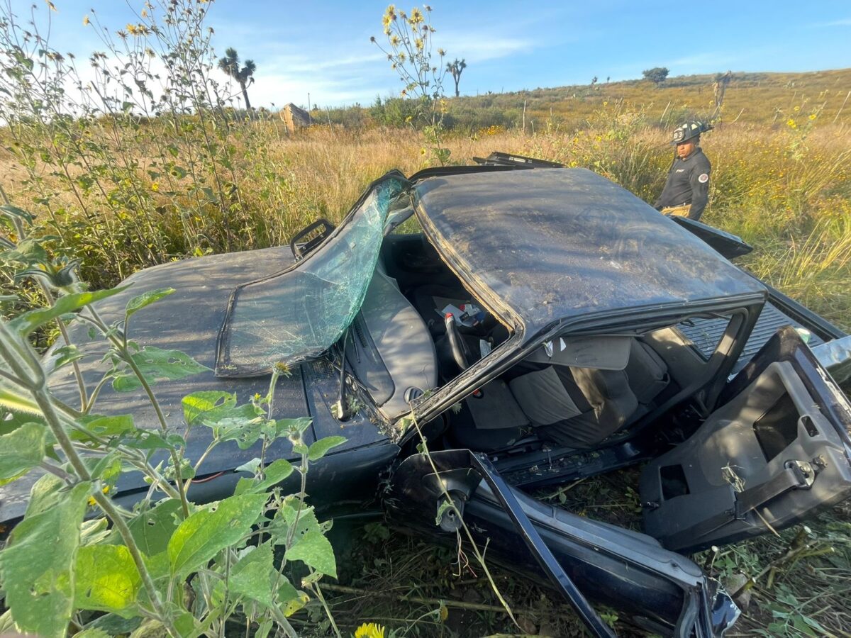 Aparatosa volcadura deja ocho heridos - NTR Zacatecas