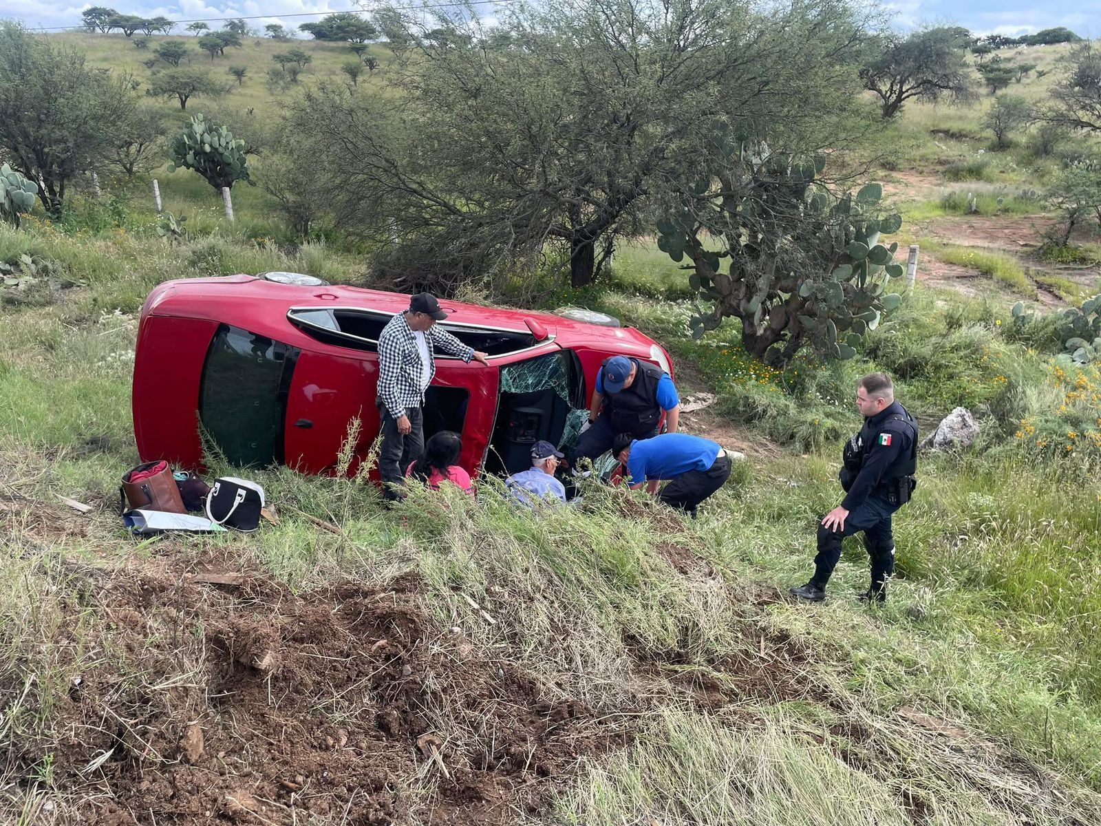 Volcadura en la 45 deja cinco lesionados - NTR Zacatecas