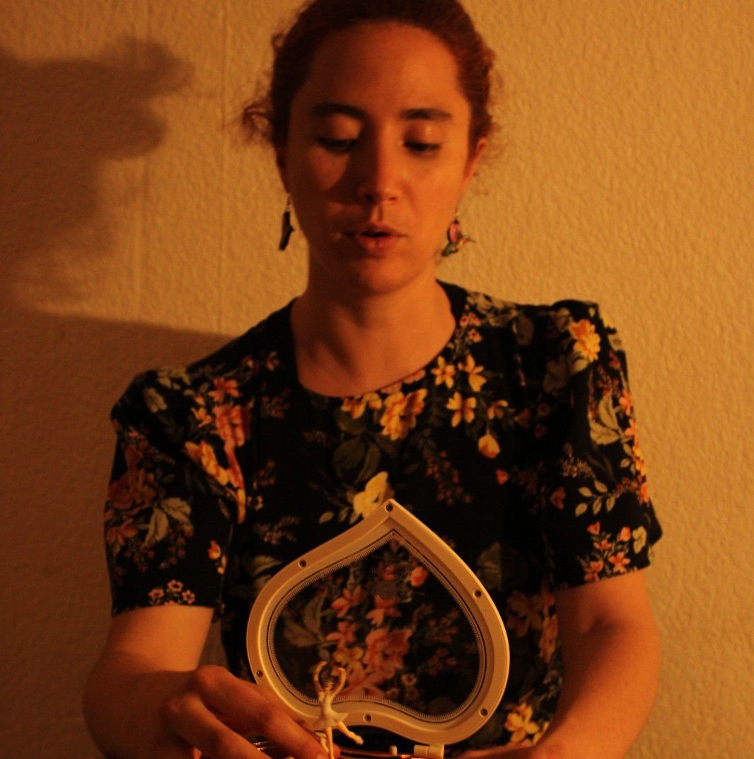 Karla Alonso estrena Motivos y Causas - NTR Zacatecas