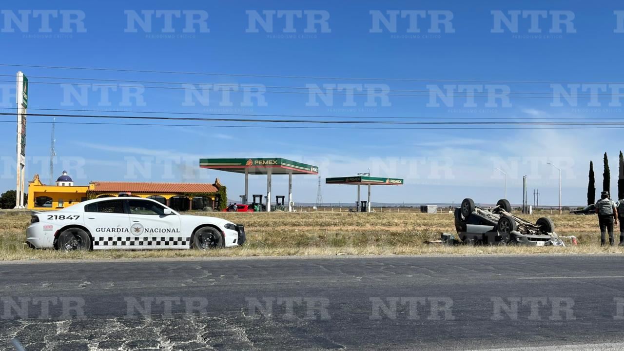 Aparatosa volcadura deja daños materiales - NTR Zacatecas