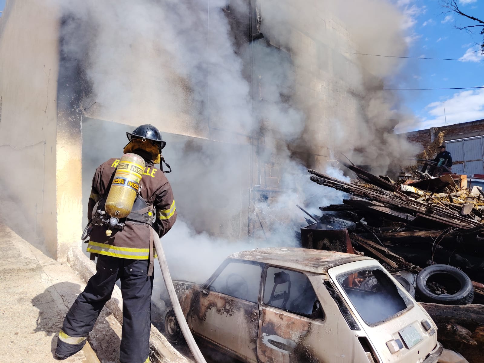 Se incendia casa en la Lázaro Cárdenas - NTR Zacatecas