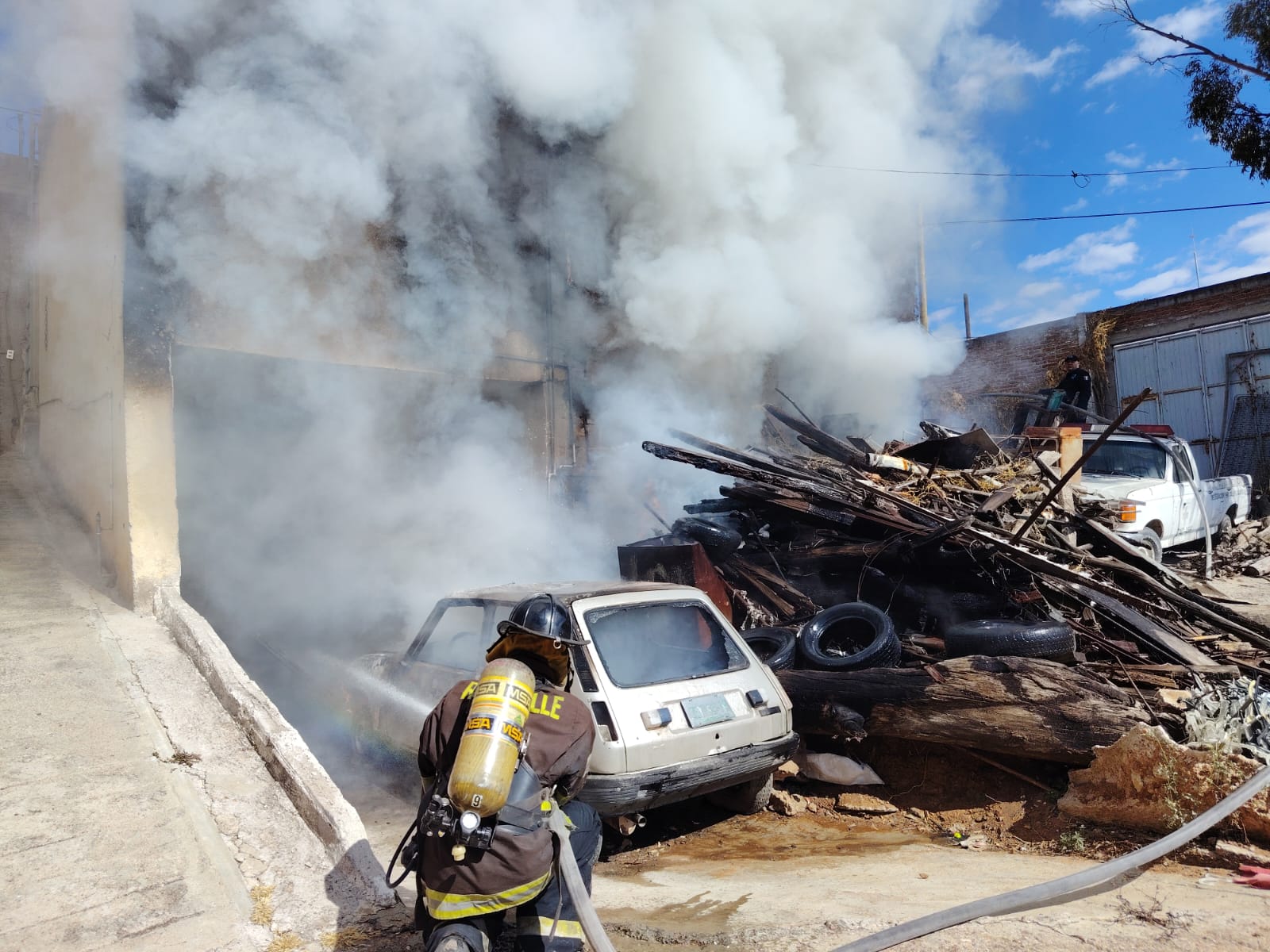 Se incendia casa en la Lázaro Cárdenas - NTR Zacatecas