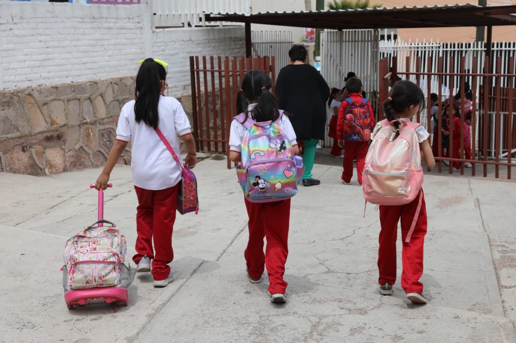 Fracasa entrega de uniformes 2018; daños por 2.4 mdp - NTR Zacatecas