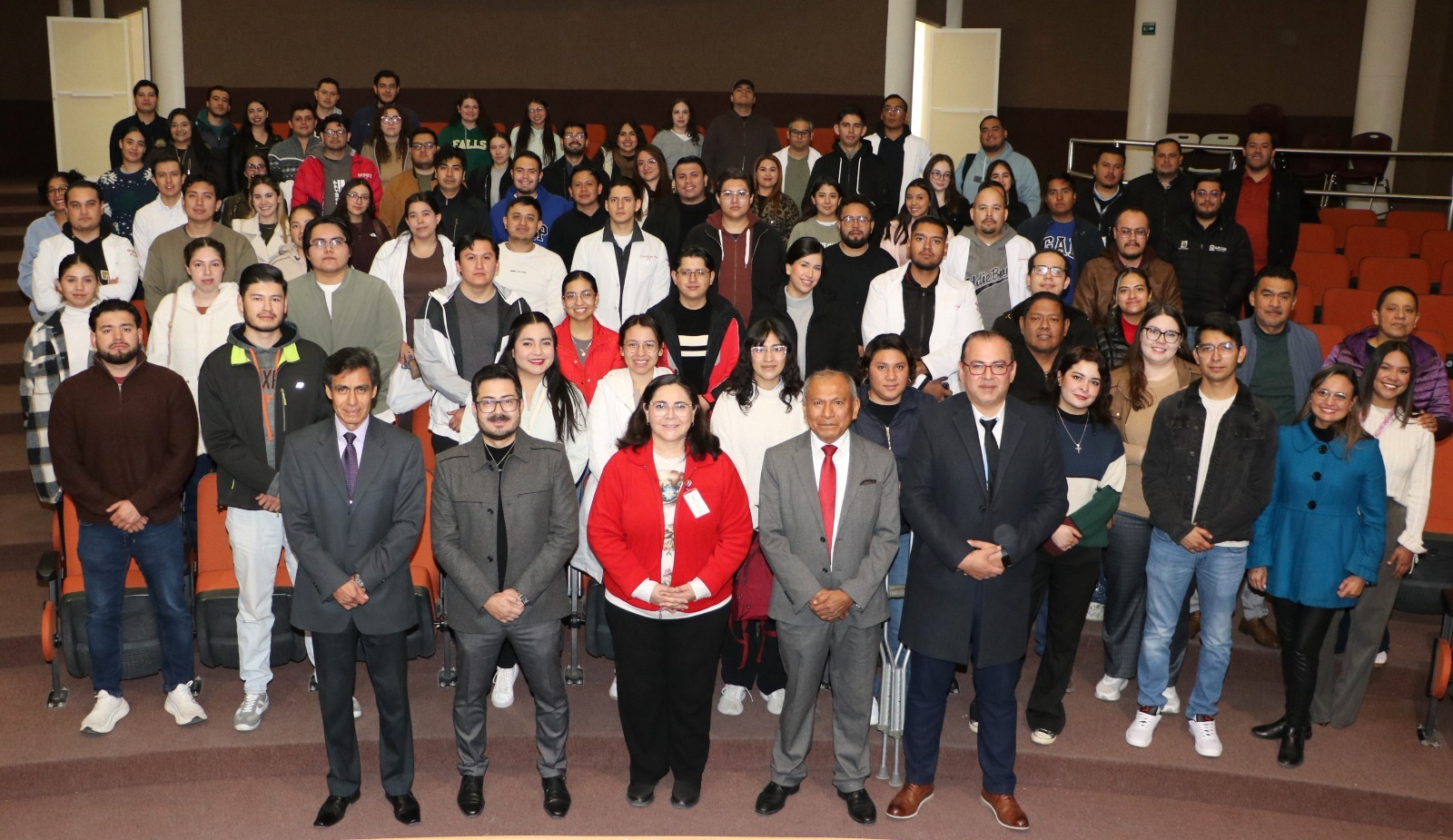 Recibe SSZ a pasantes de Medicina - NTR Zacatecas