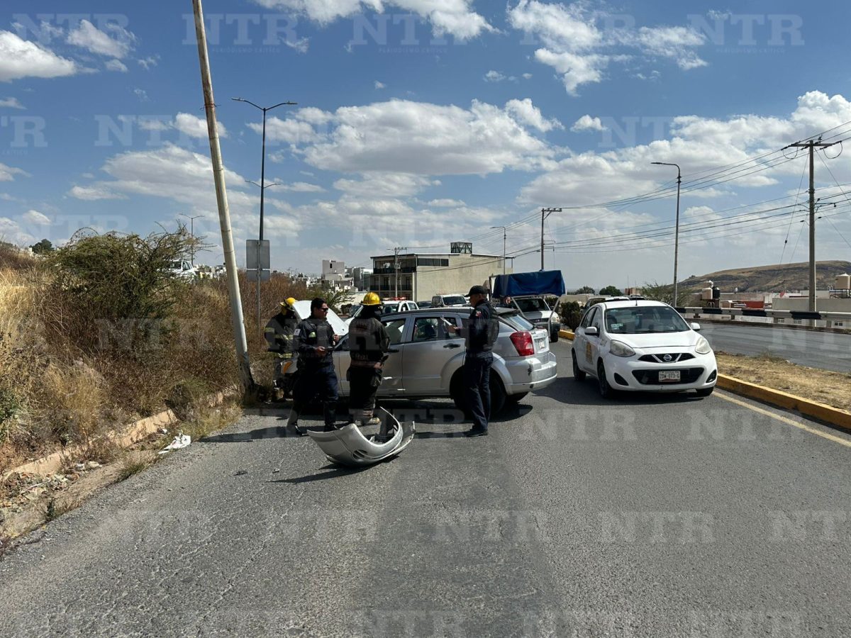 Conductor ebrio choca contra poste de alumbrado público - NTR Zacatecas