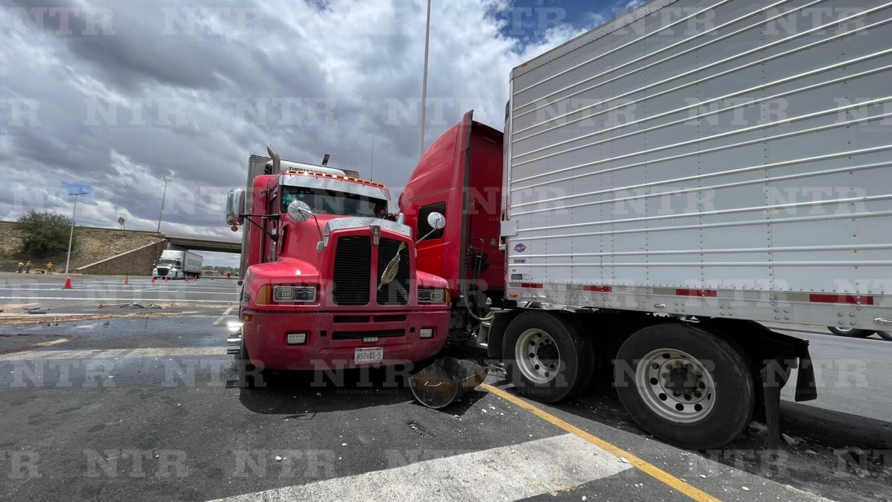 Chocan tractocamiones cerca de caseta Morfín Chávez - NTR Zacatecas