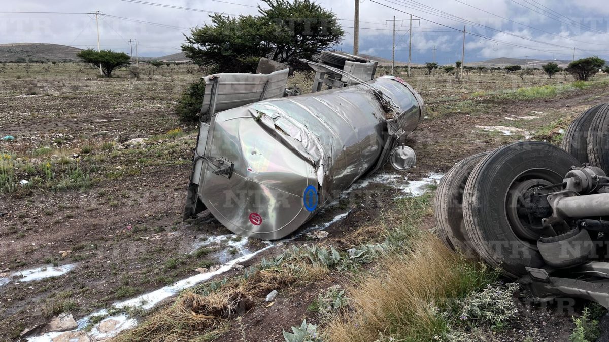 Vuelca pipa en entronque a Cerro Gordo - NTR Zacatecas